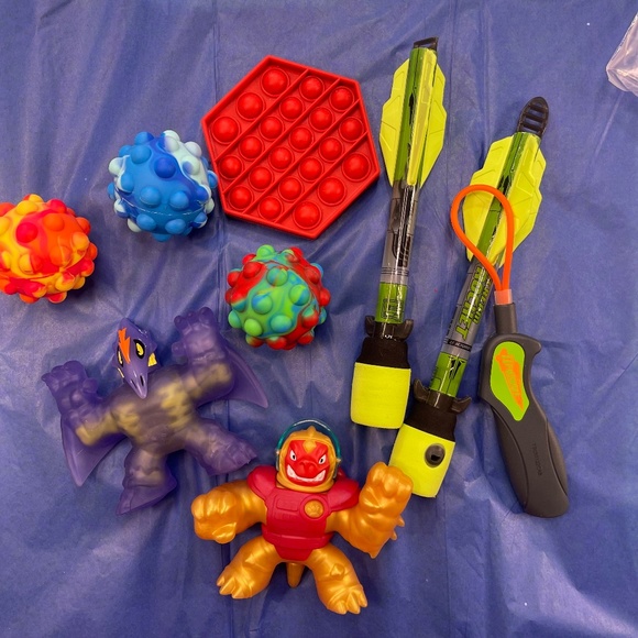 Toys | Fun Heroes Of Goo Jit Zu Pop It Rocket Launch Toy Bundle 55 ...